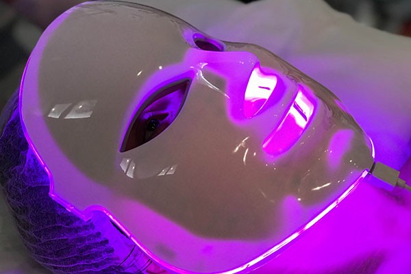 Máscara de LED: Quais os benefícios para a pele? - Dra Lívia Maria Camargo